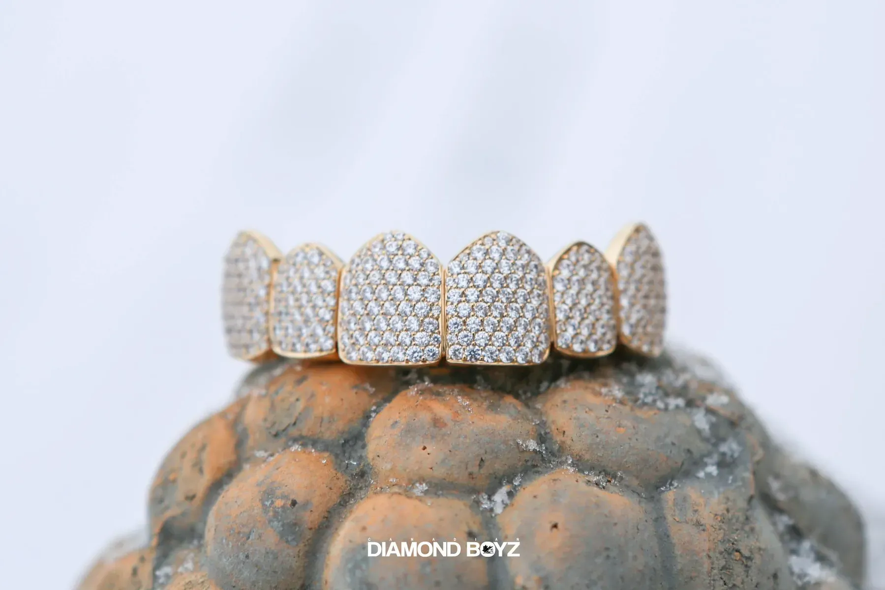 Custom-made vs. Pre-made Grillz: Pros, Cons, and Choosing the Best Option