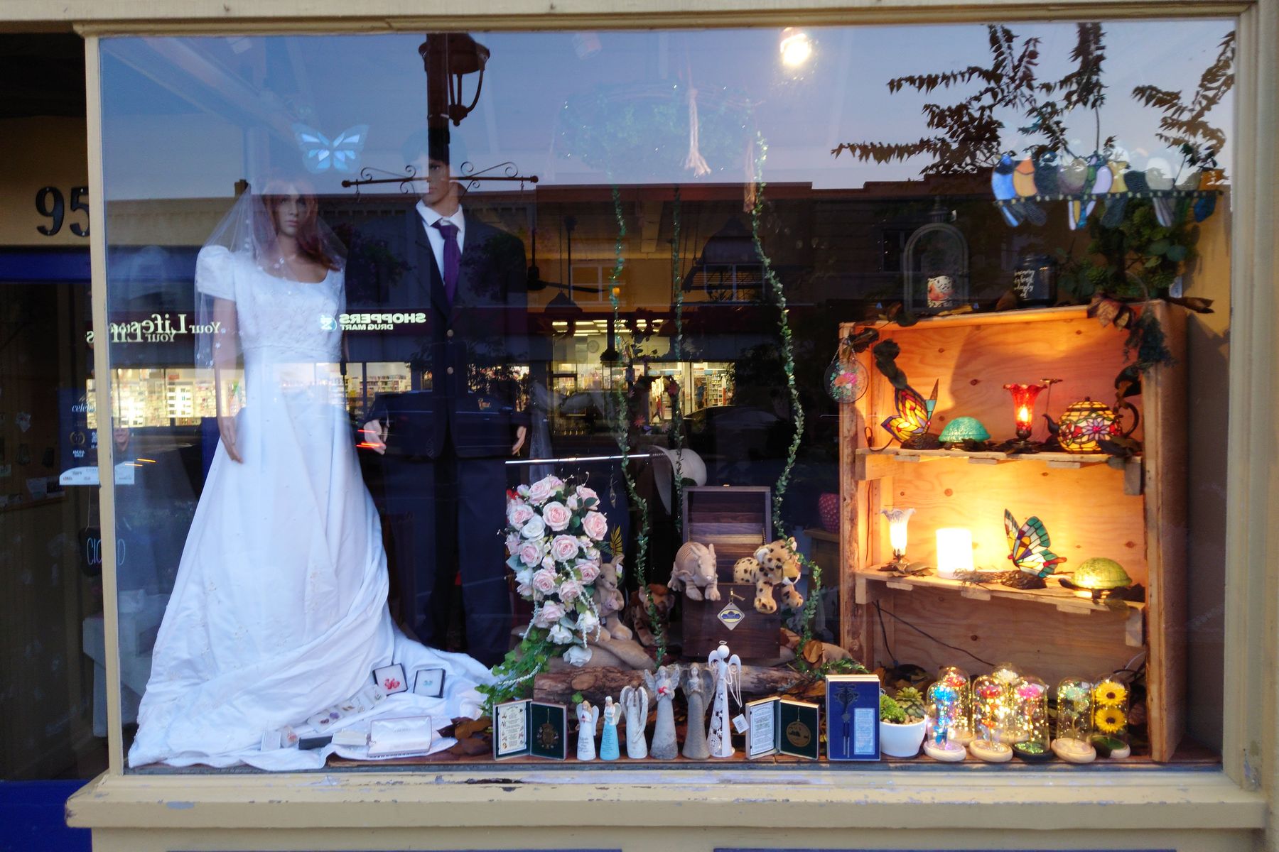 Classic Flowers & Gifts | Flowers, Plants & Gift Baskets in Lindsay
